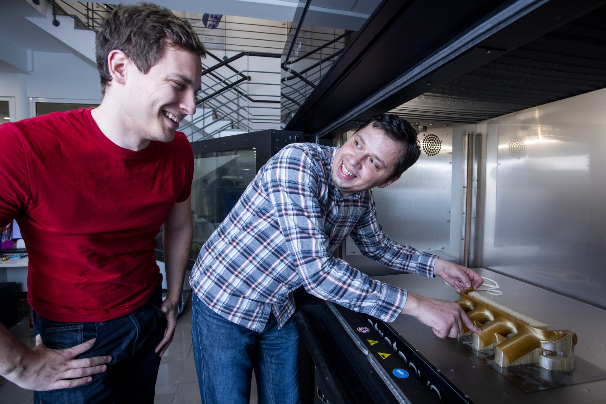 IZIT: Accelerating Innovation with Industrial 3D Printing and Additive ...